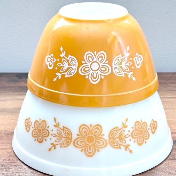Pyrex | Dining | Vintage Pyrex Butterfly Gold Nesting Mixing Bowls ...